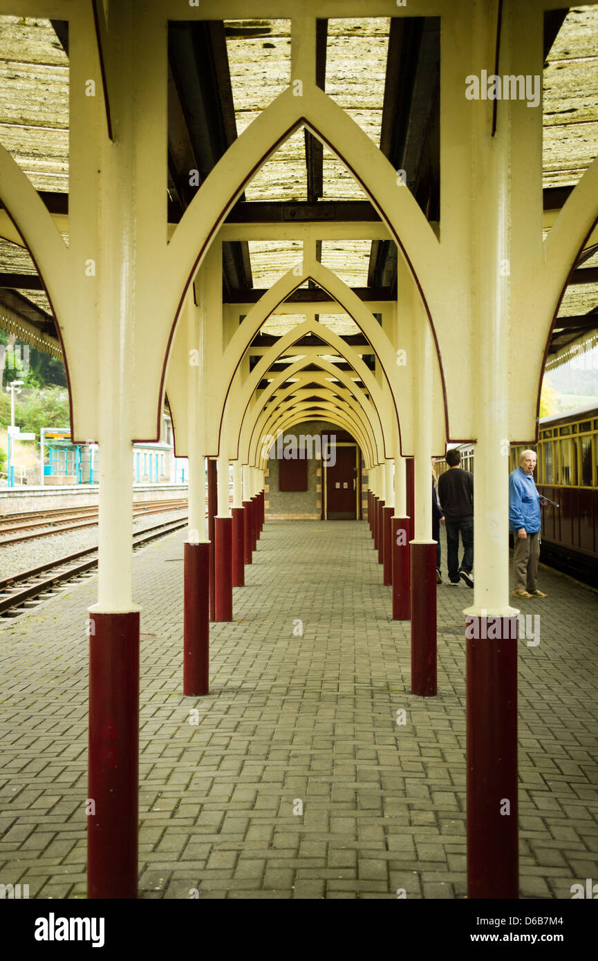 Optical illusion on Ffestiniog railway station platform created by ...