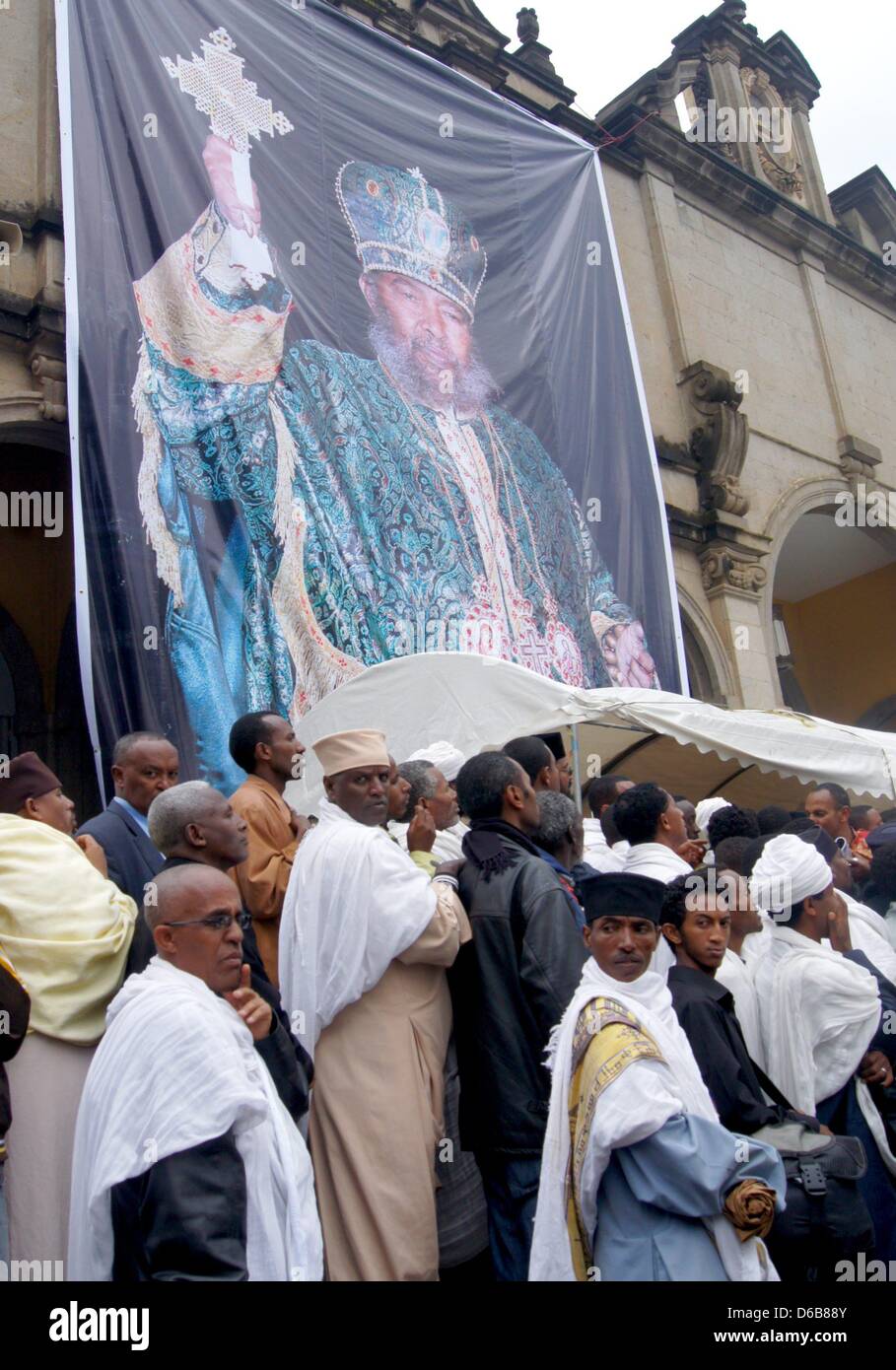 Mourners attend the funeral service for Abune Paulos, Abuna and ...