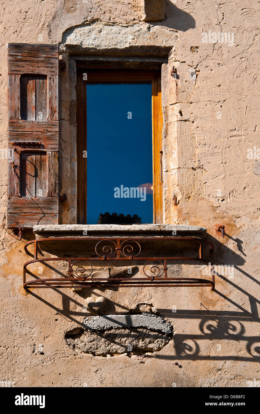 Closed french bar hi-res stock photography and images - Alamy