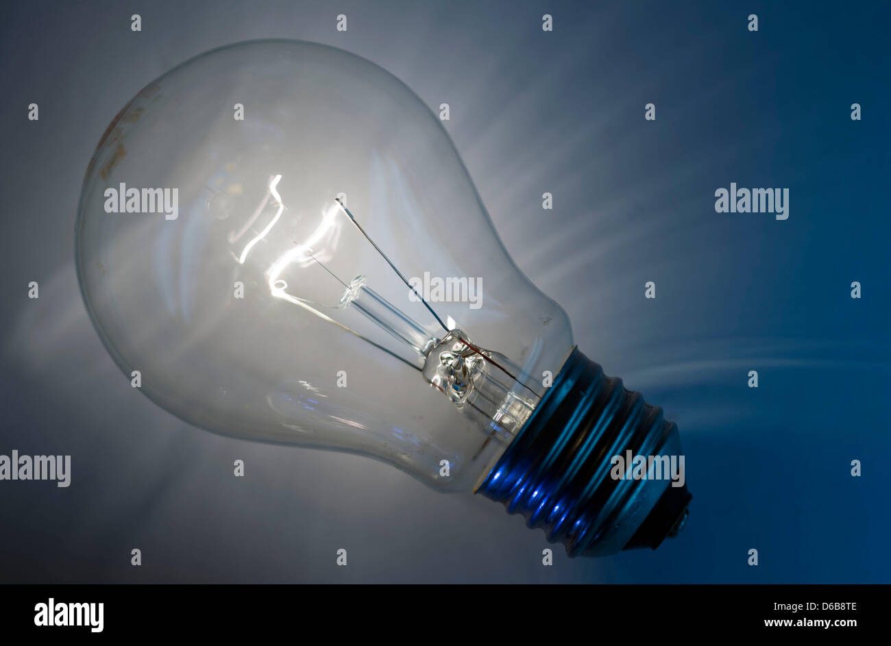 ILLUSTRATION - A 40 W light bulb is pictured in Schwerin, Germany, 23 ...