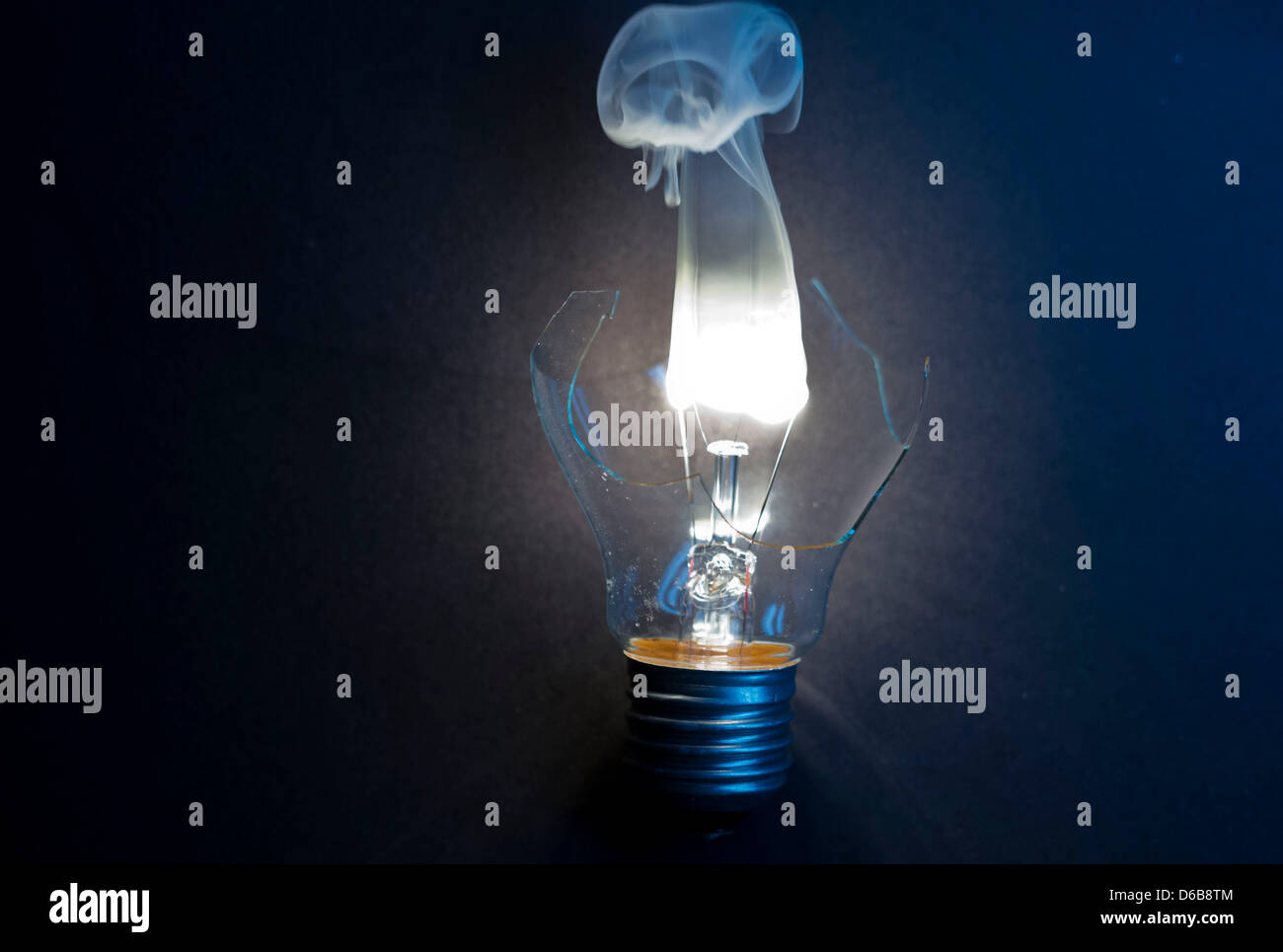 ILLUSTRATION - The filament of a broken 40 W light bulb lights up once ...