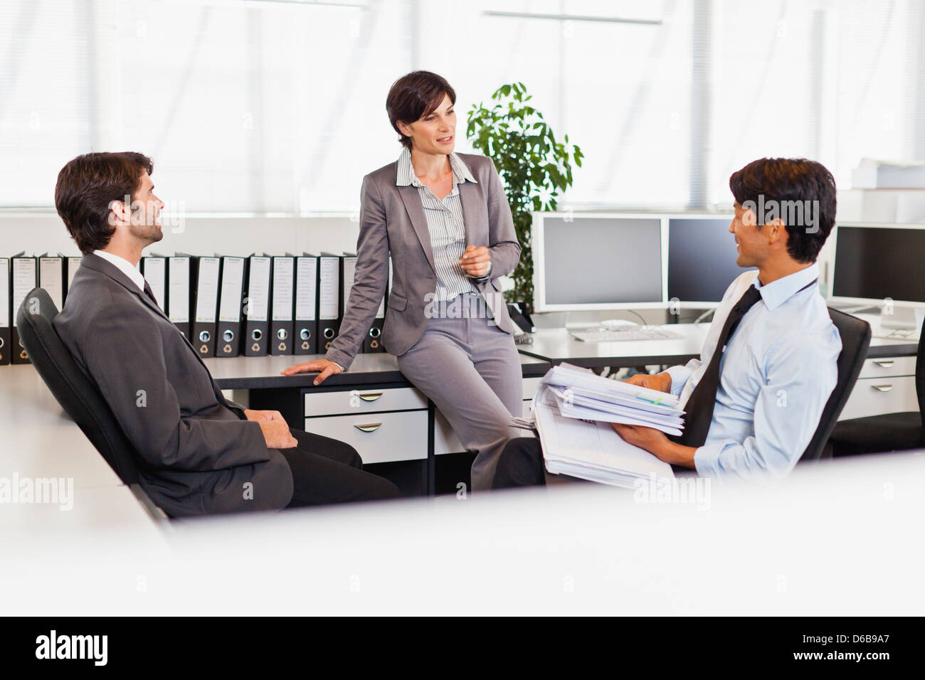 Meeting business binder group hi-res stock photography and images - Alamy