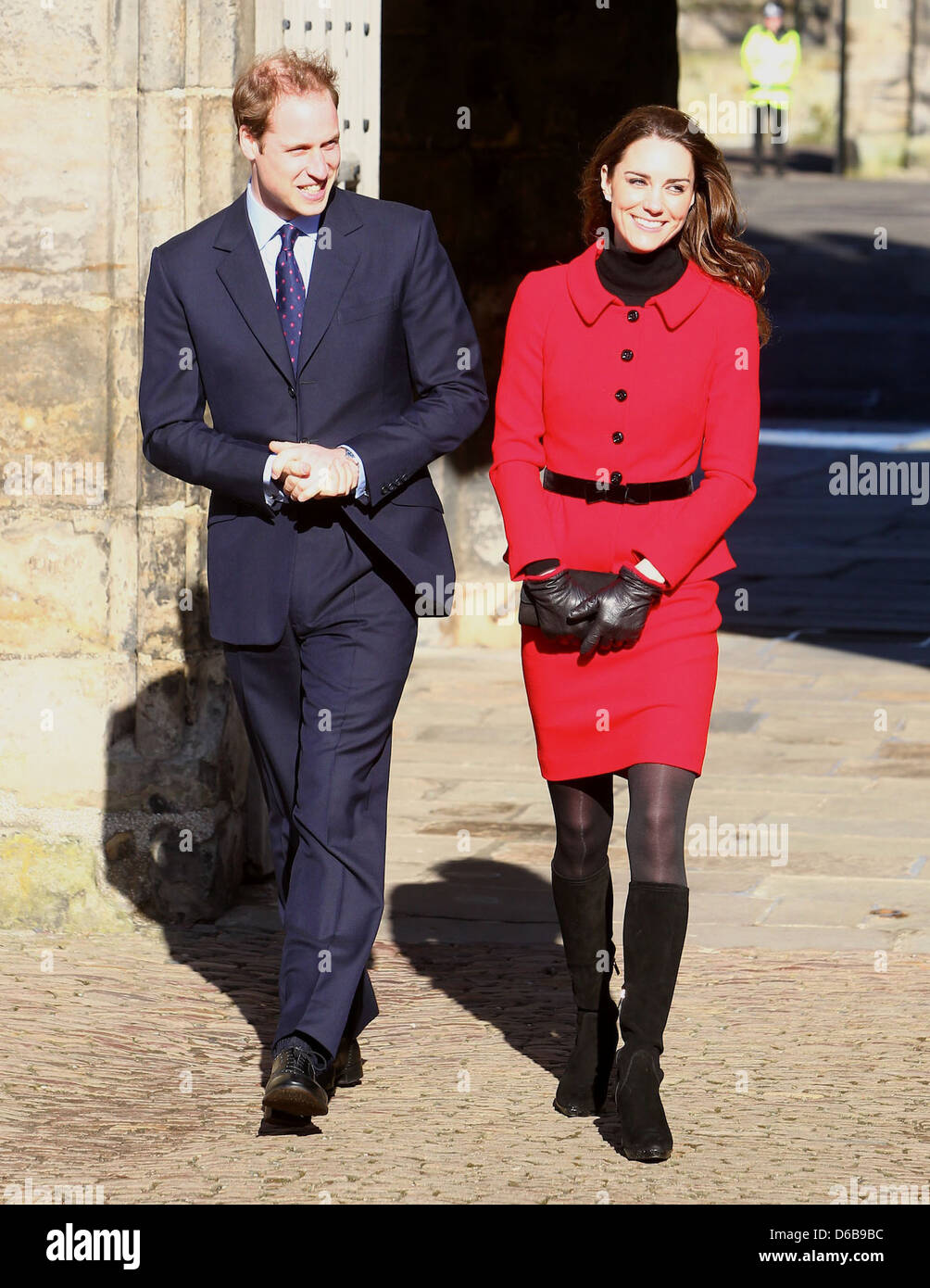 Prince William and Kate Middleton return to St. Andrews university ...