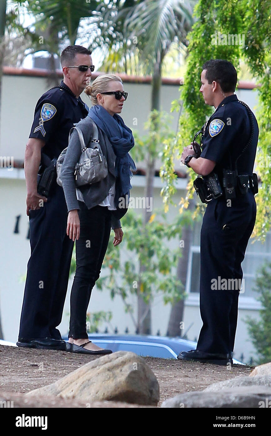 Police speaking hi-res stock photography and images - Alamy