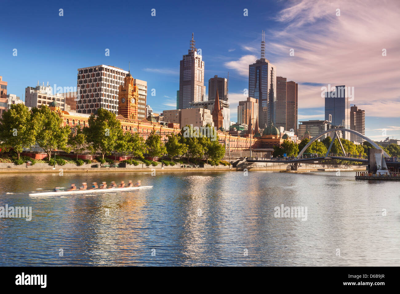 Melbourne at sunrise with early morning rowers Stock Photo - Alamy