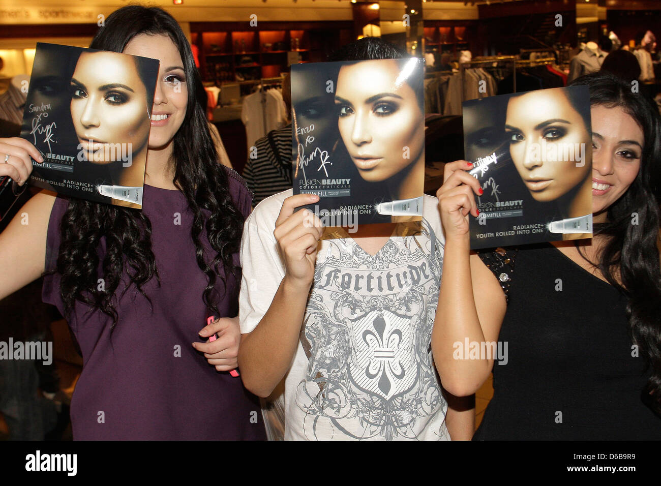 Kim Kardashian makes an in-store appearance at rdstrom in Dallas Dallas ...