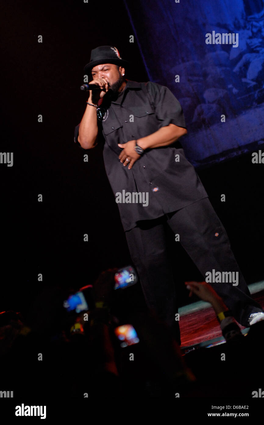 Ice cube concert hi-res stock photography and images - Alamy