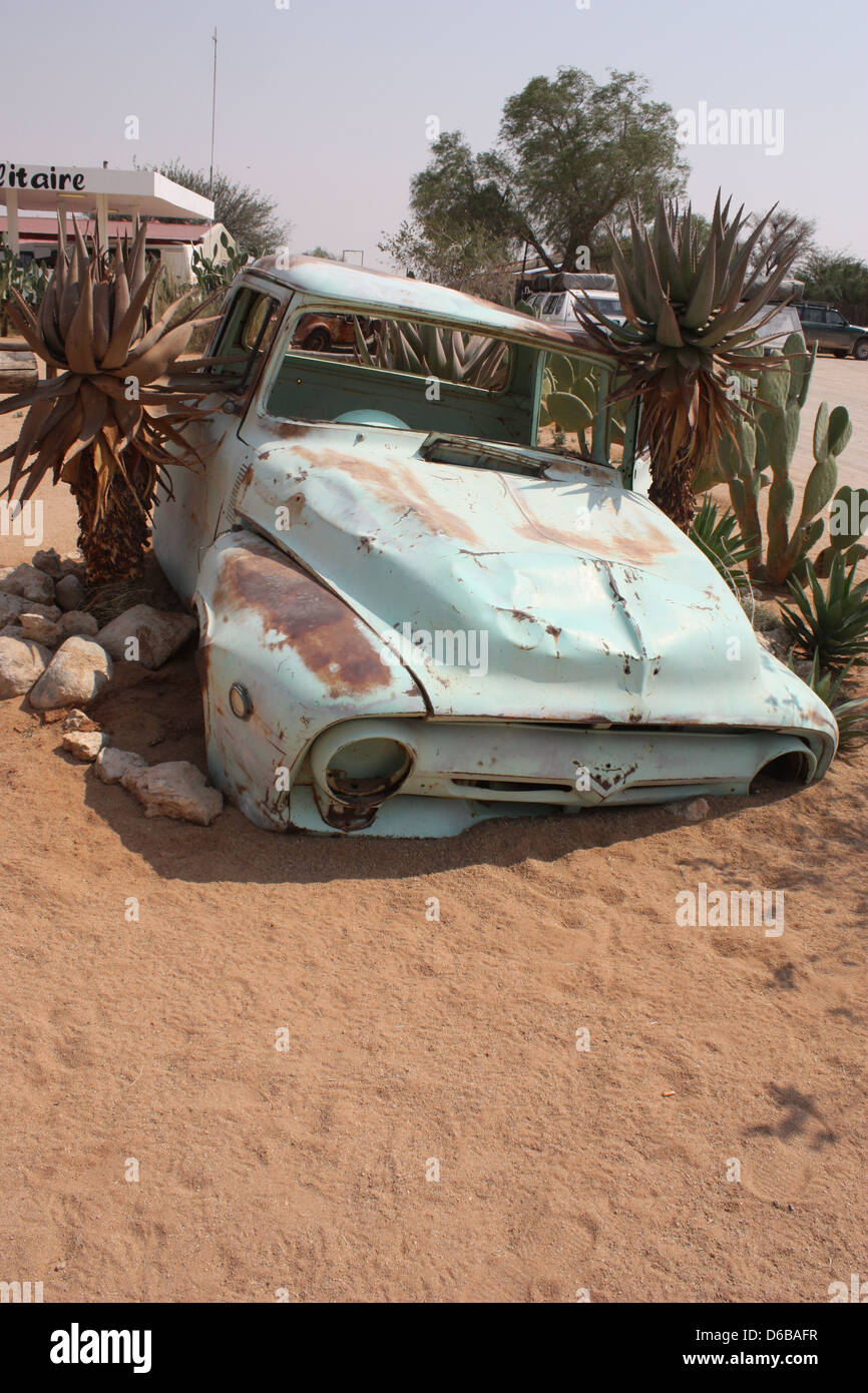 Abandoned cars in deserts hi-res stock photography and images - Alamy