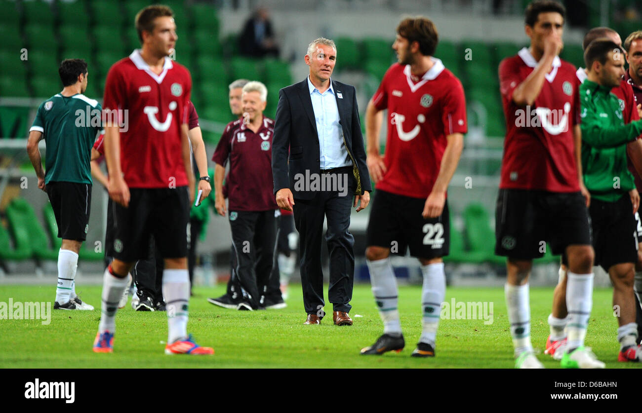 Hanover's coach Mirko Slomka (C) after the UEFA Europe League fourth ...
