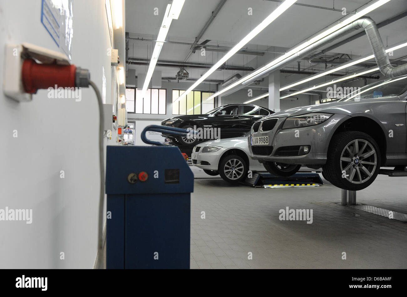 Bmw mechanic hi-res stock photography and images - Alamy