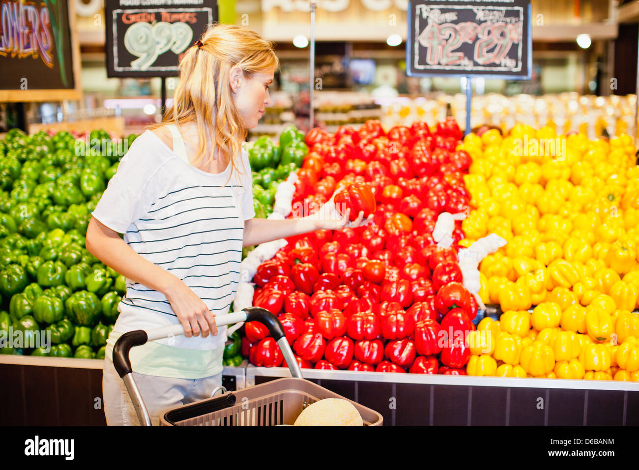 Woman shopping trolley hi-res stock photography and images - Alamy