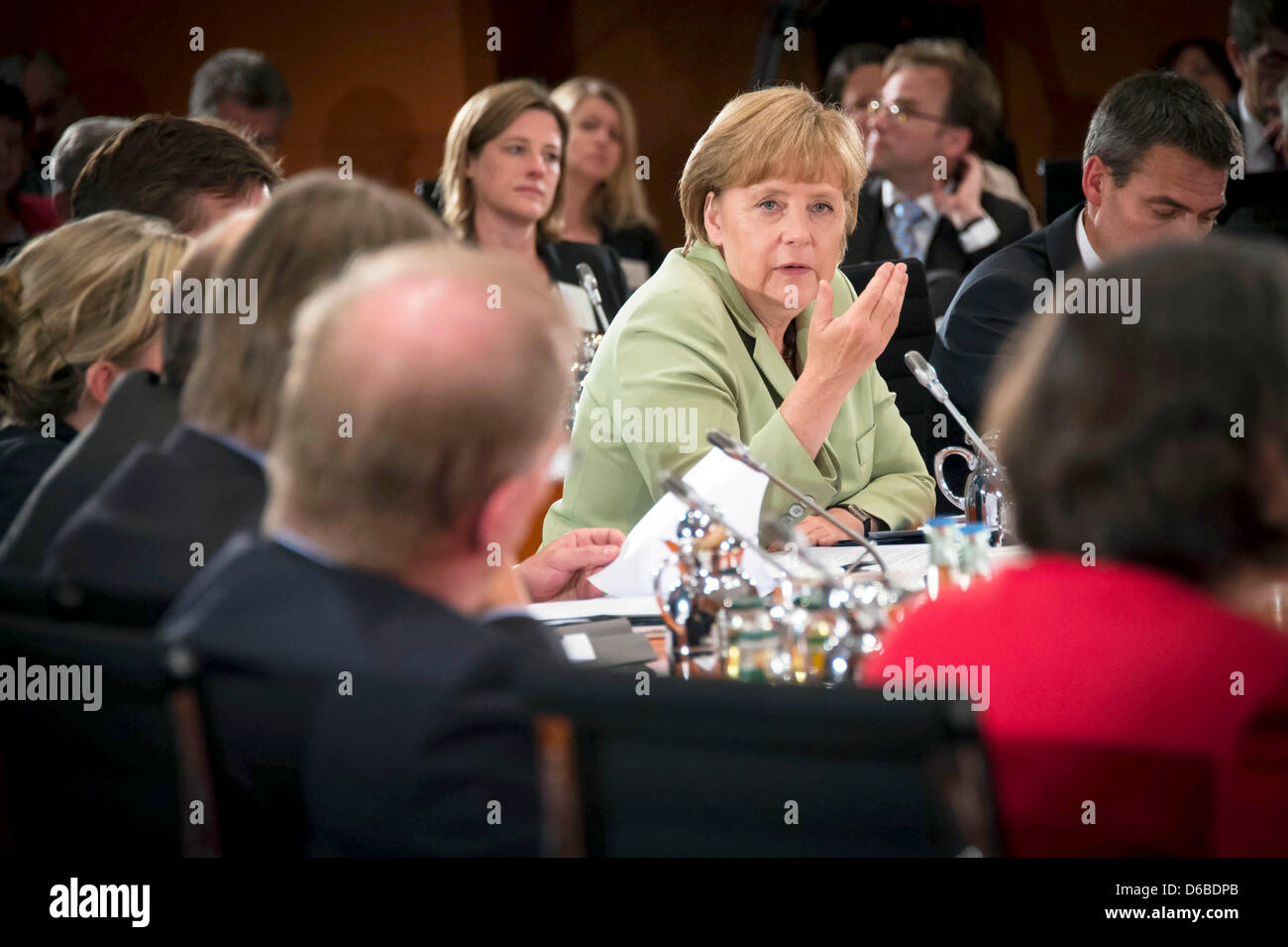 German Chancellor Angela Merkel (C) discusses the results of the work ...