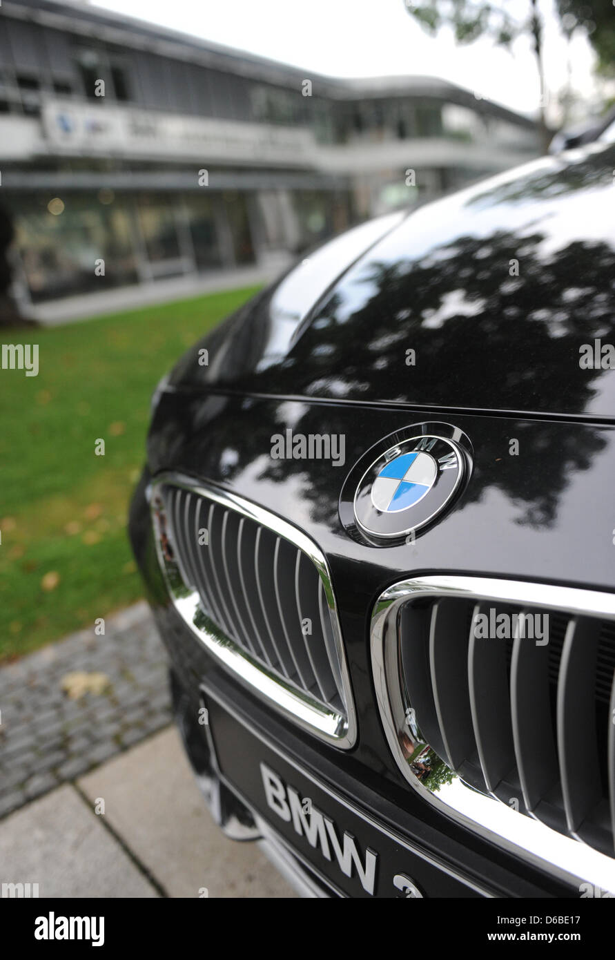 A BMW sits in front of a BMW dealership on the Frankfurter Ring in ...