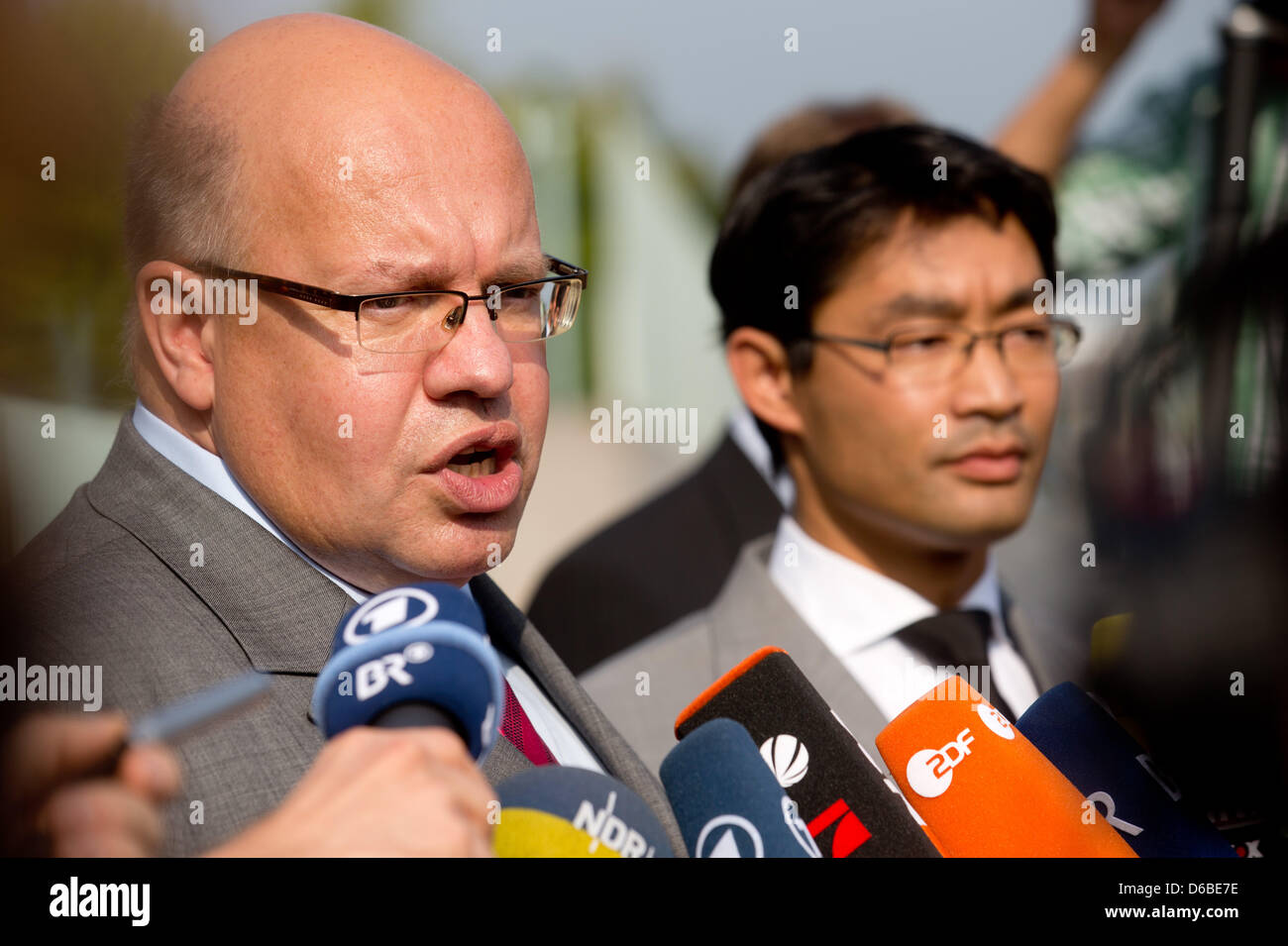 German Minister of the Environment Peter Altmaier (CDU, L) and German ...