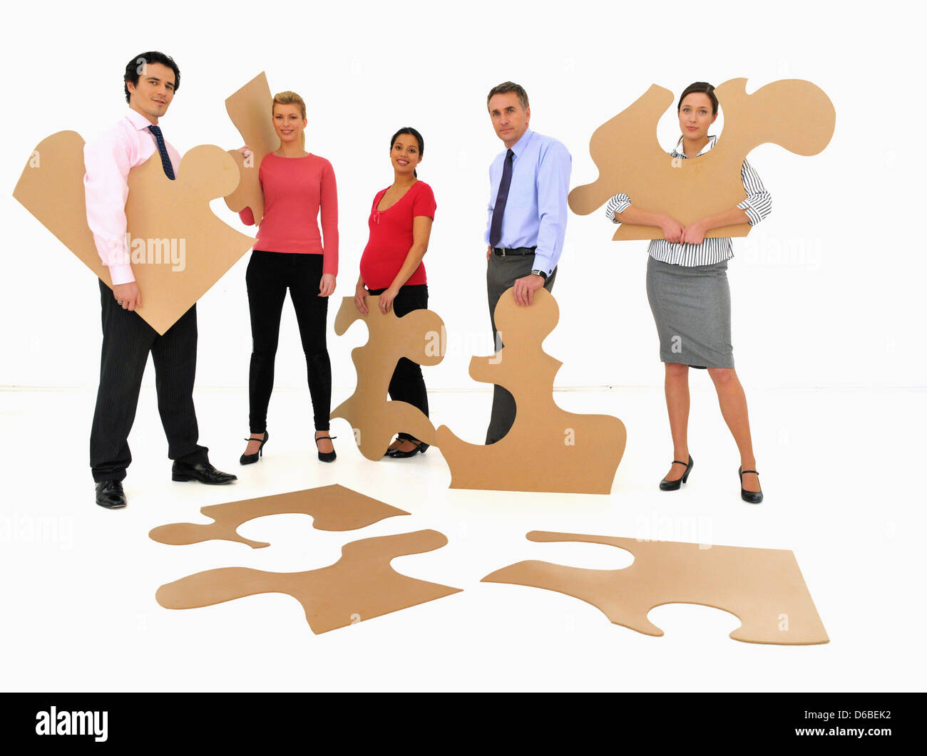 Business people doing jigsaw puzzle Stock Photo - Alamy