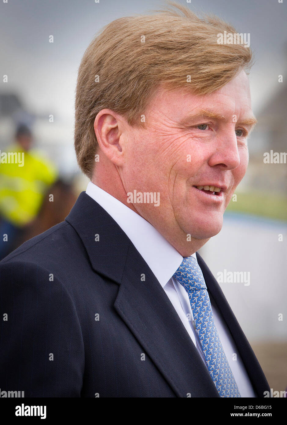 Prince Willem-Alexander of The Netherlands welcomes astronaut Kuipers ...