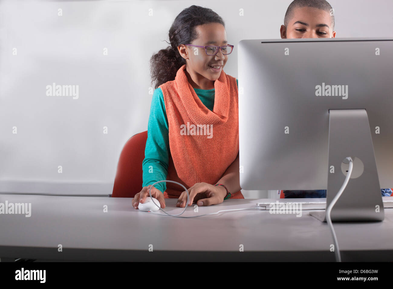 Children using computer school hi-res stock photography and images - Alamy