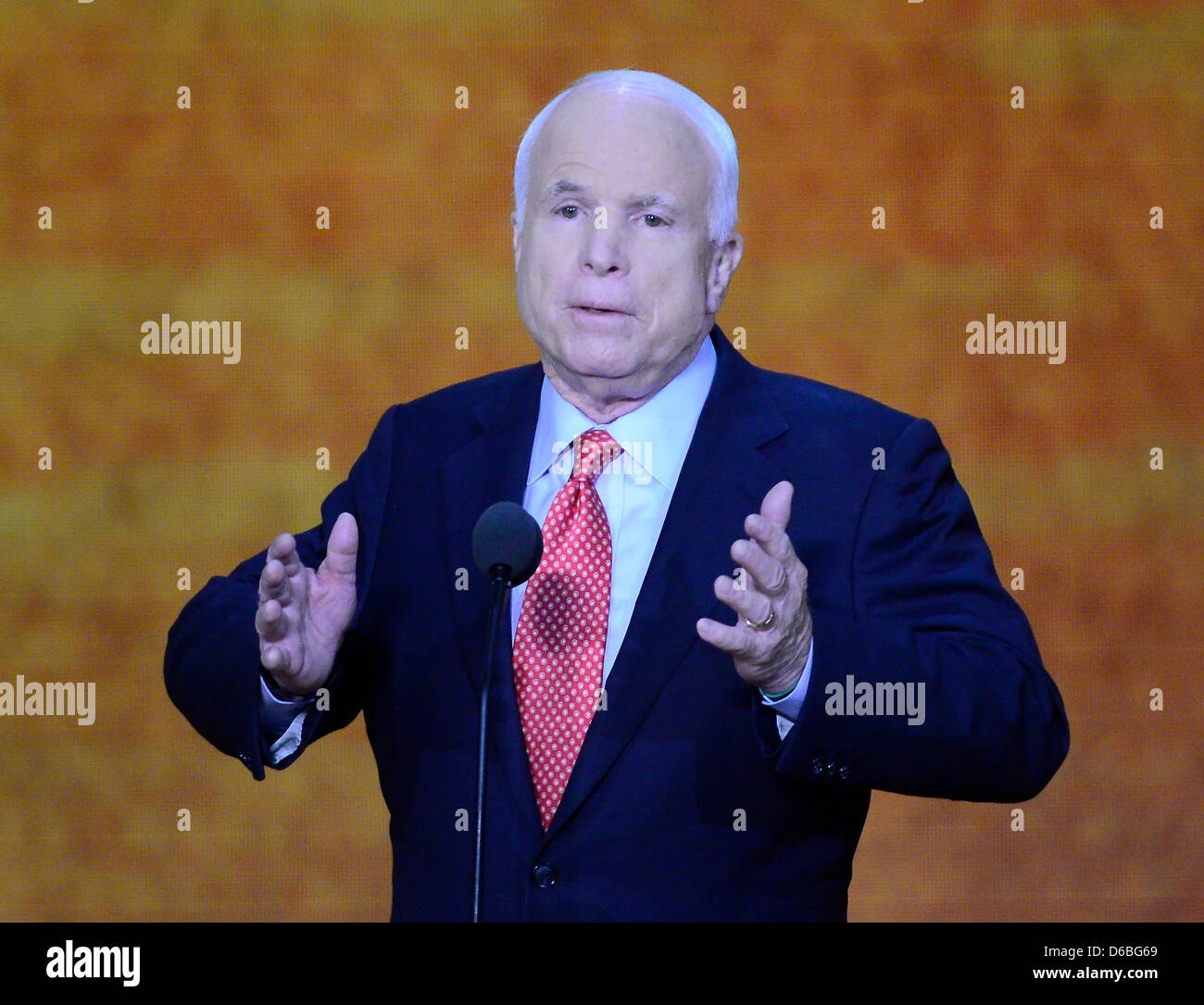 John mccain hi-res stock photography and images - Alamy