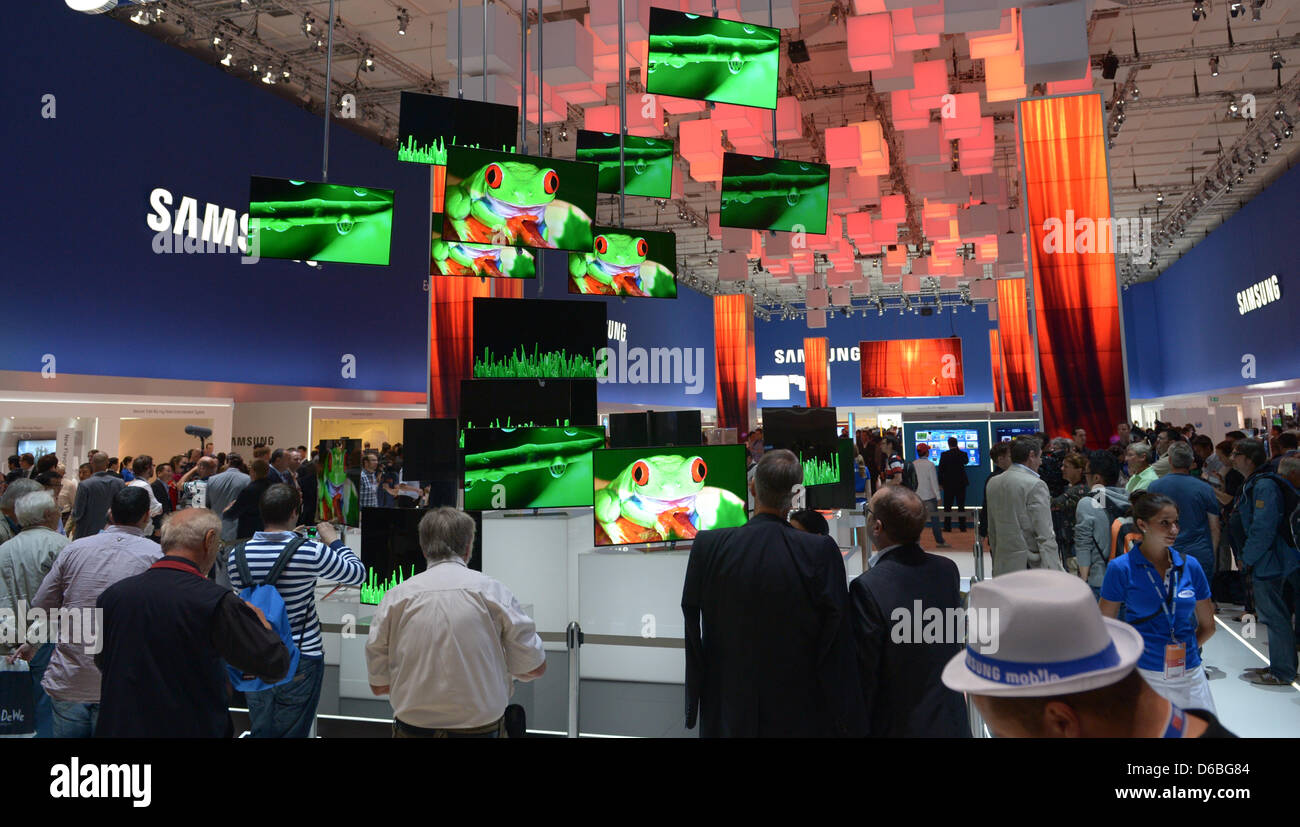 Consumer electronics show and crowd High Resolution Stock Photography ...