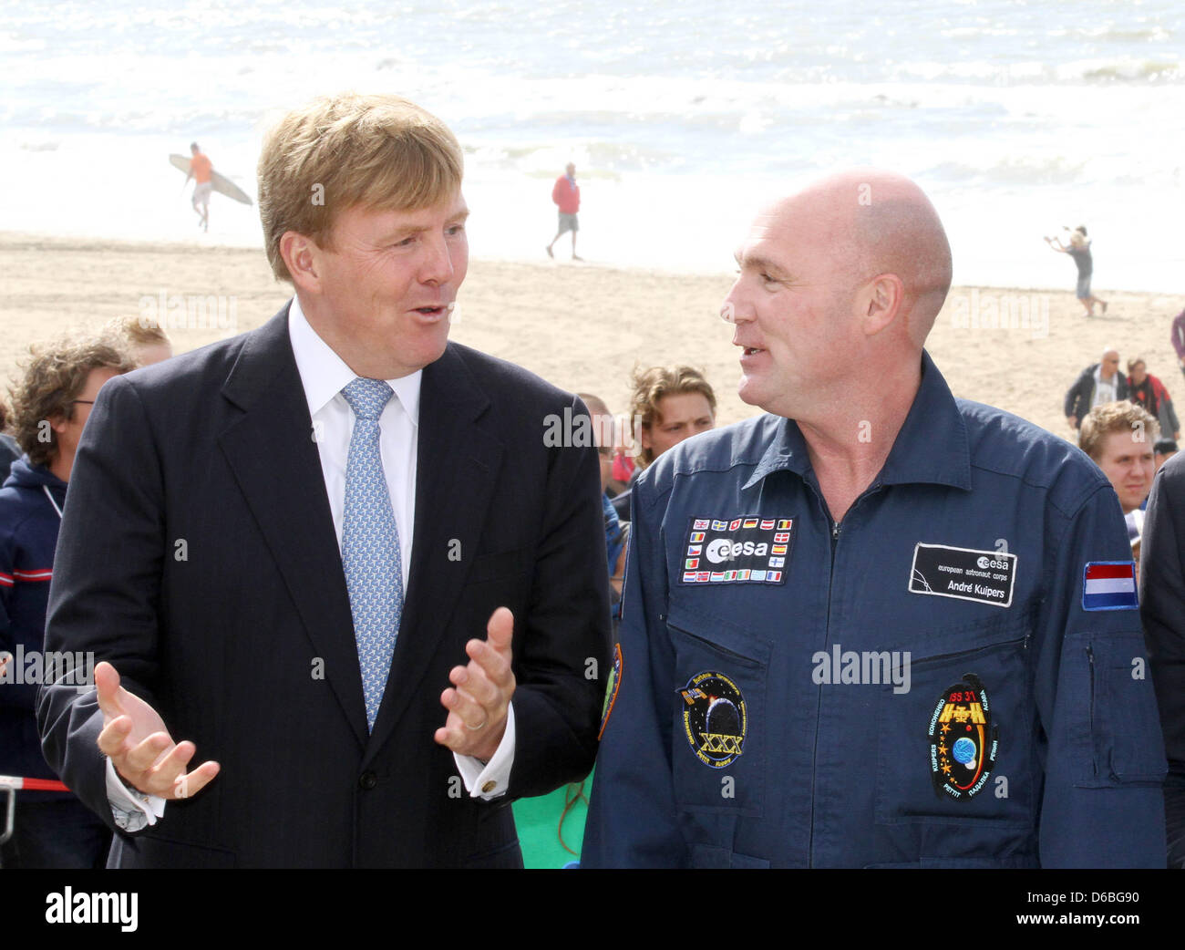 Dutch Crown Prince Willem-Alexander (L) welcomes astronaut Andre ...