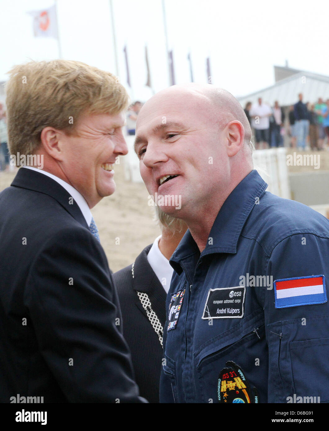 Dutch Crown Prince Willem-Alexander (L) welcomes astronaut Andre ...