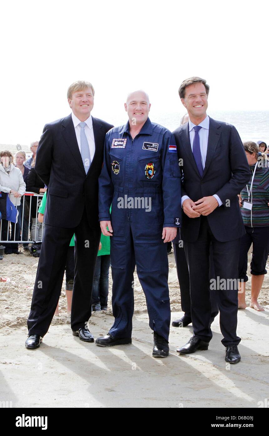 Dutch Crown Prince Willem-Alexander (L) welcomes astronaut Andre ...