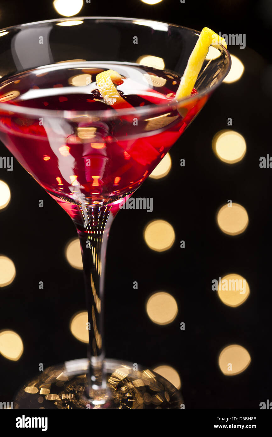 Cosmopolitan Cosmo cocktail in Disco setting Stock Photo - Alamy