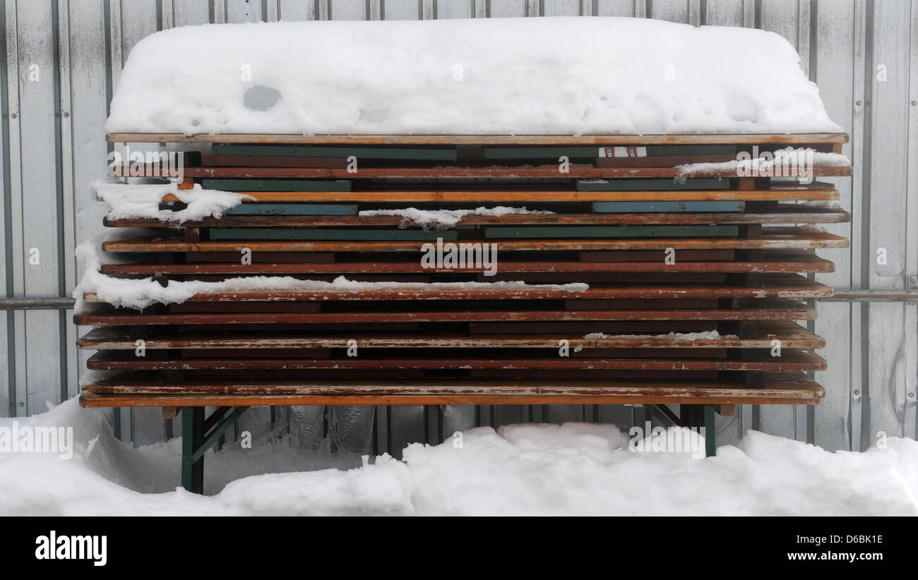 Ale benches hi-res stock photography and images - Alamy