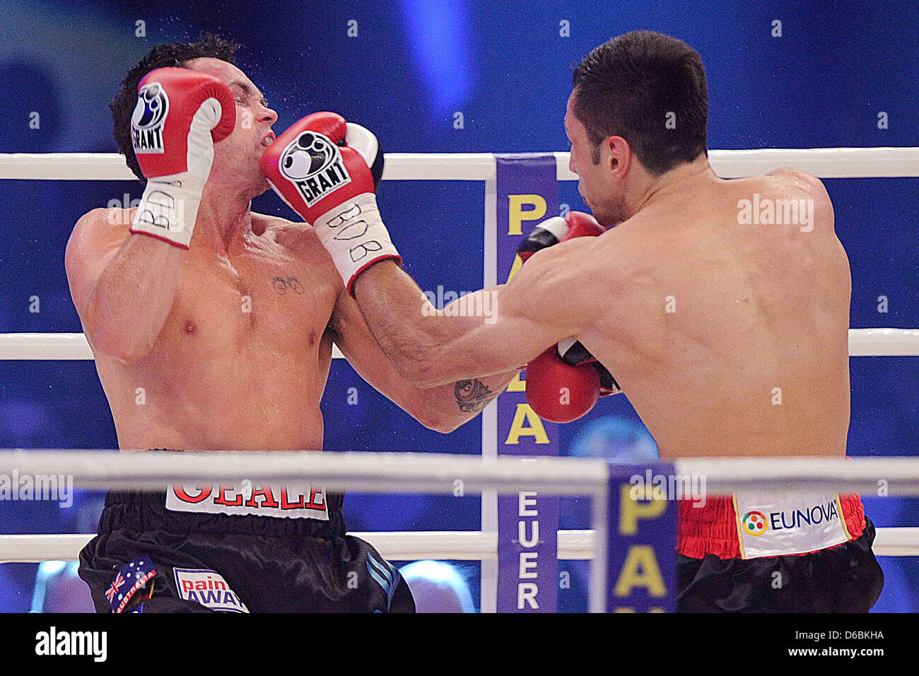 German boxer Felix Sturm (R) and Australian boxer and IBF and WBA ...