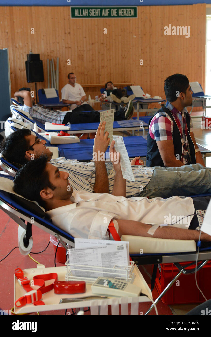 Muslims donate blood at Bait ul Rasheed mosque during a blood donating ...