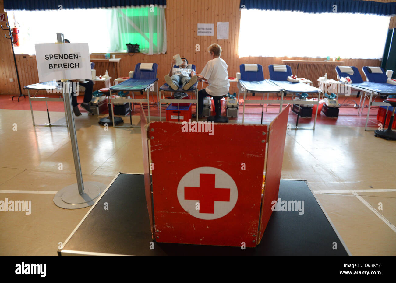 Muslims donate blood at Bait ul Rasheed mosque during a blood donating ...