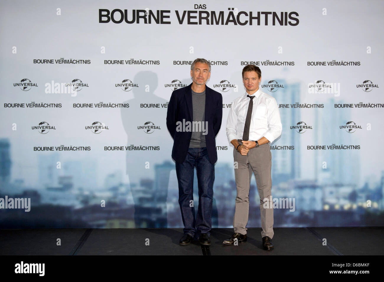 Tony gilroy jeremy renner hi-res stock photography and images - Alamy
