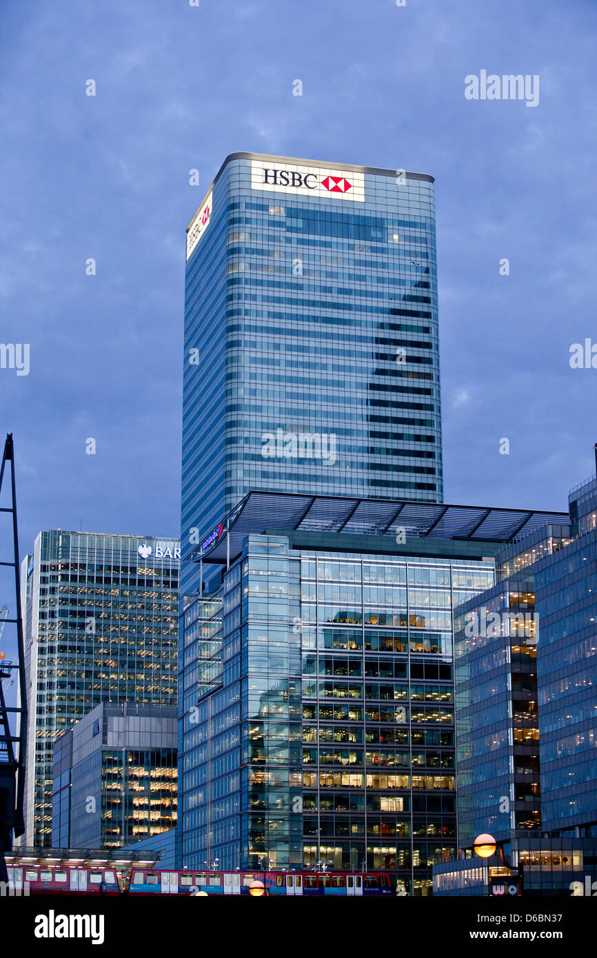 View of the building of the Headquarters of HSBC bank in Canary Wharf ...