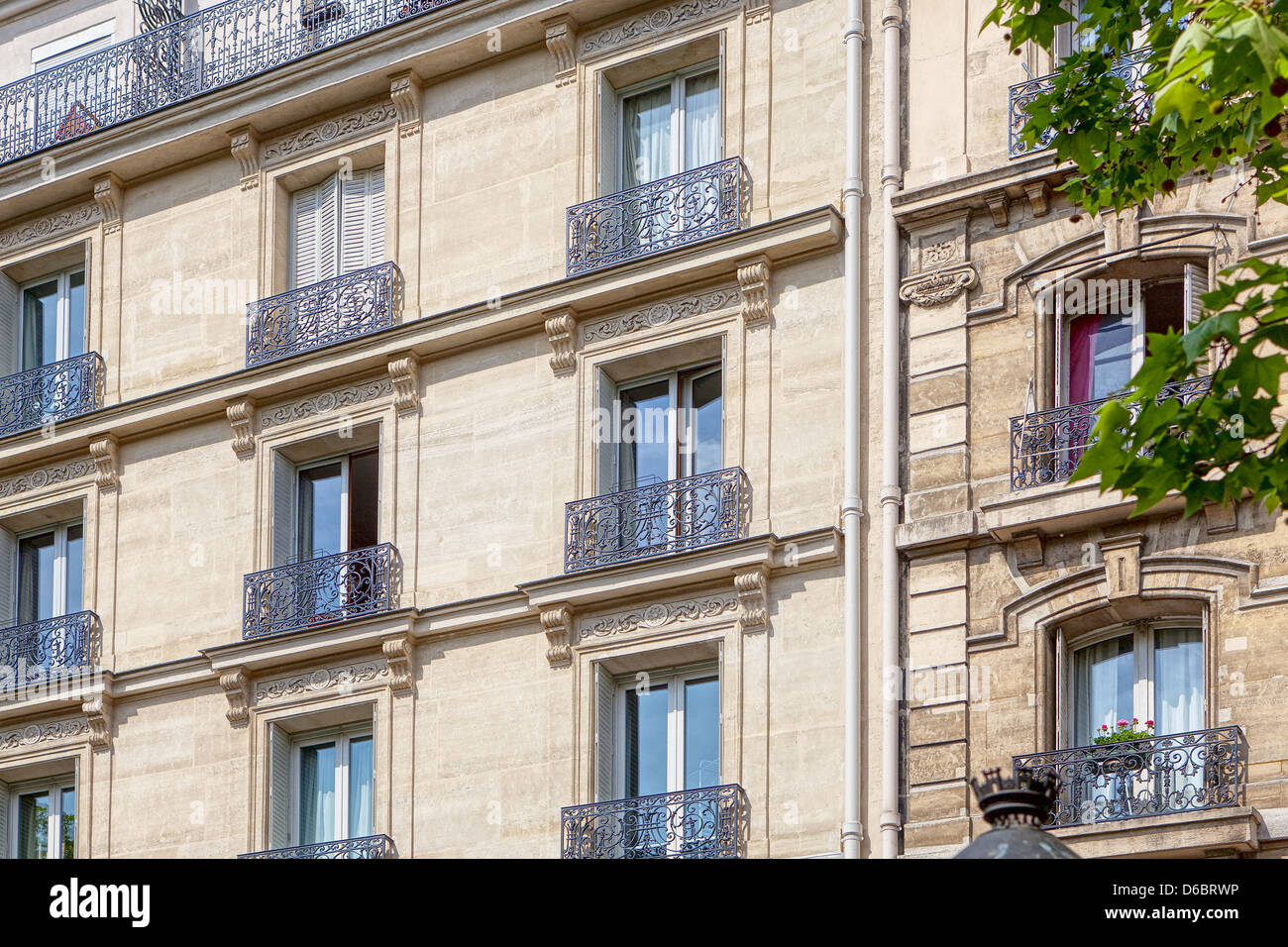 Parisian architecture hi-res stock photography and images - Alamy