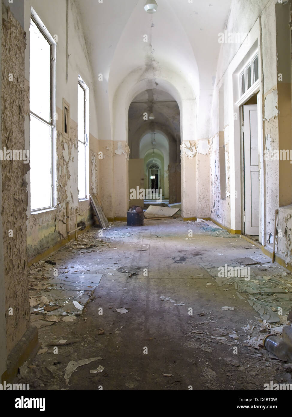 Uninhabitable building hi-res stock photography and images - Alamy