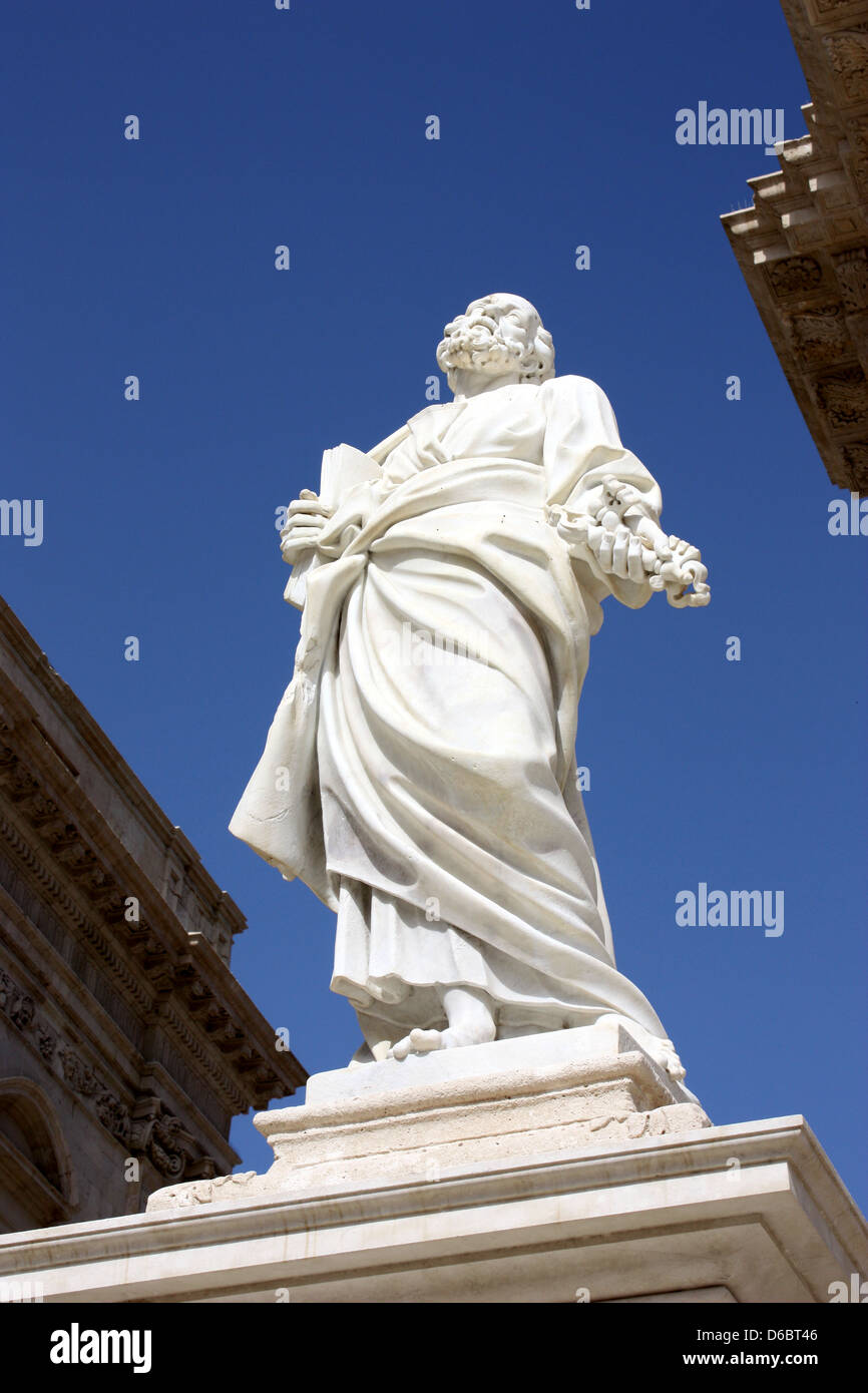 Saint Peter statue in Siracusa Stock Photo - Alamy
