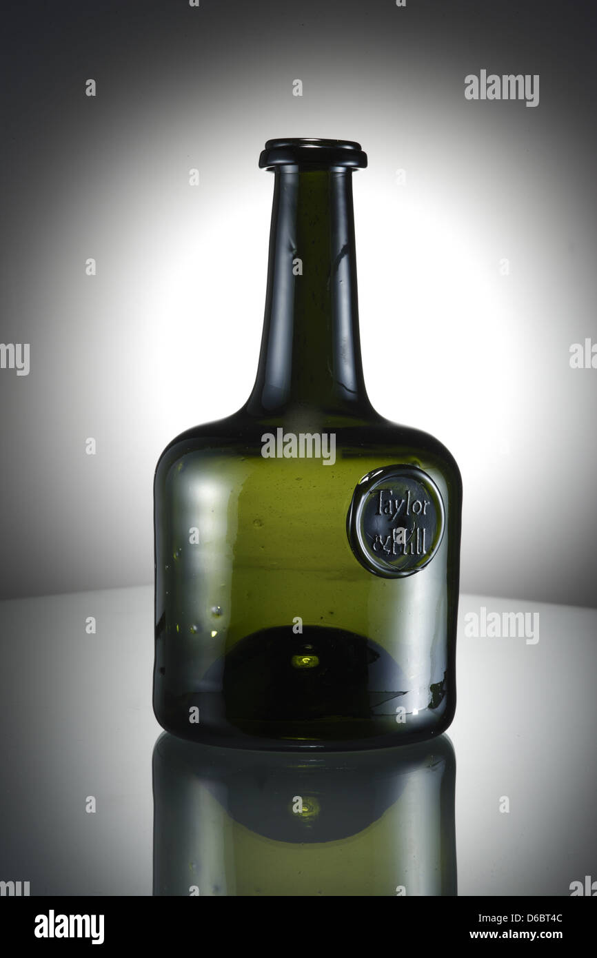 17th and 18th century English Bottle,green bottle Stock Photo - Alamy