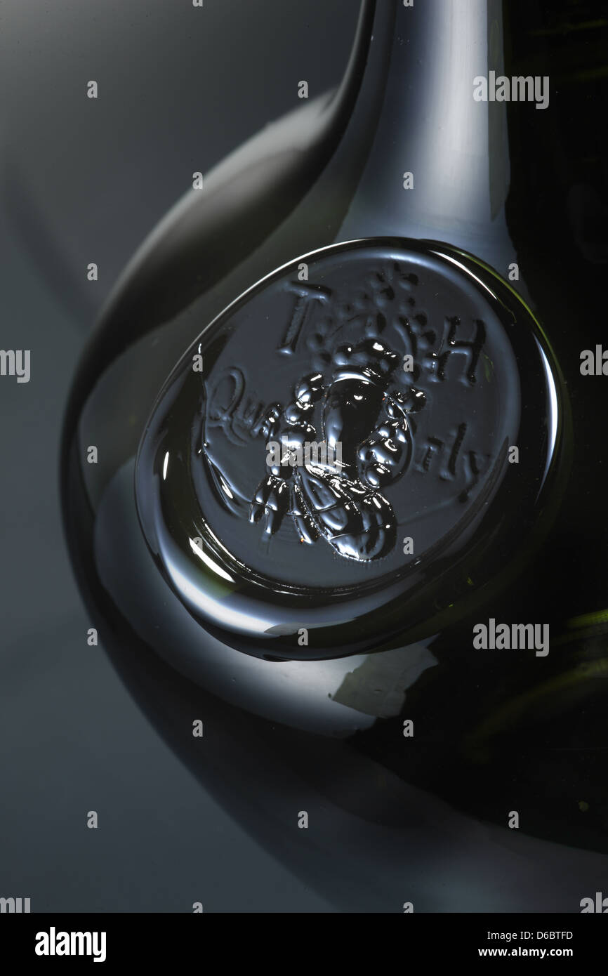 17th and 18th century English Bottle,green bottle Stock Photo - Alamy