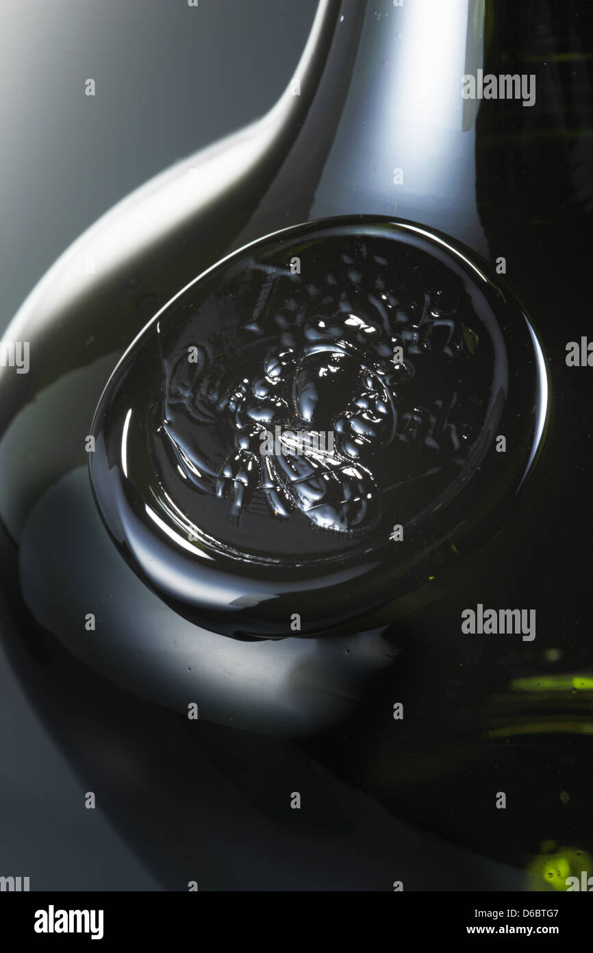 17th and 18th century English Bottle,green bottle Stock Photo - Alamy