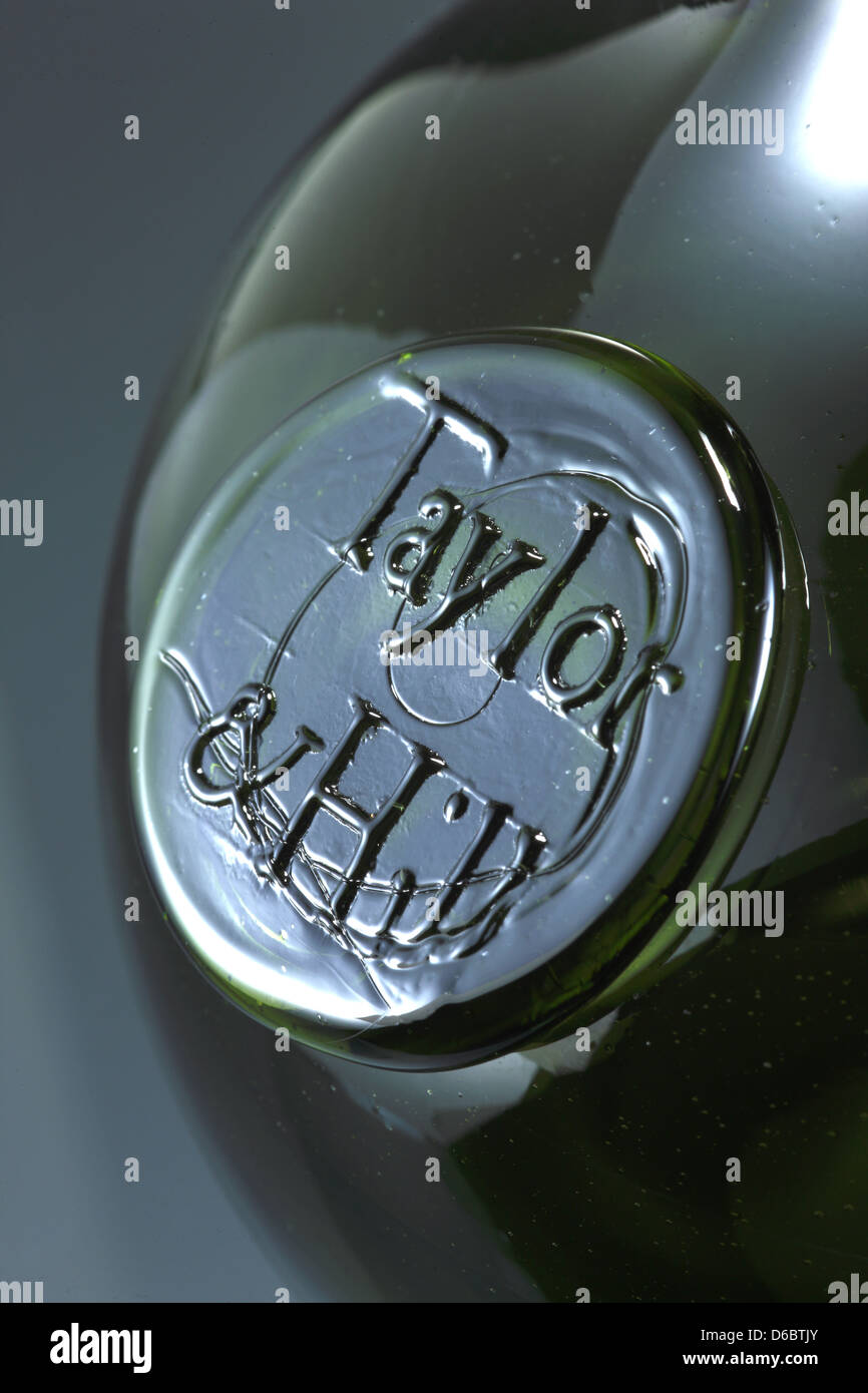 17th and 18th century English Bottle,green bottle Stock Photo - Alamy