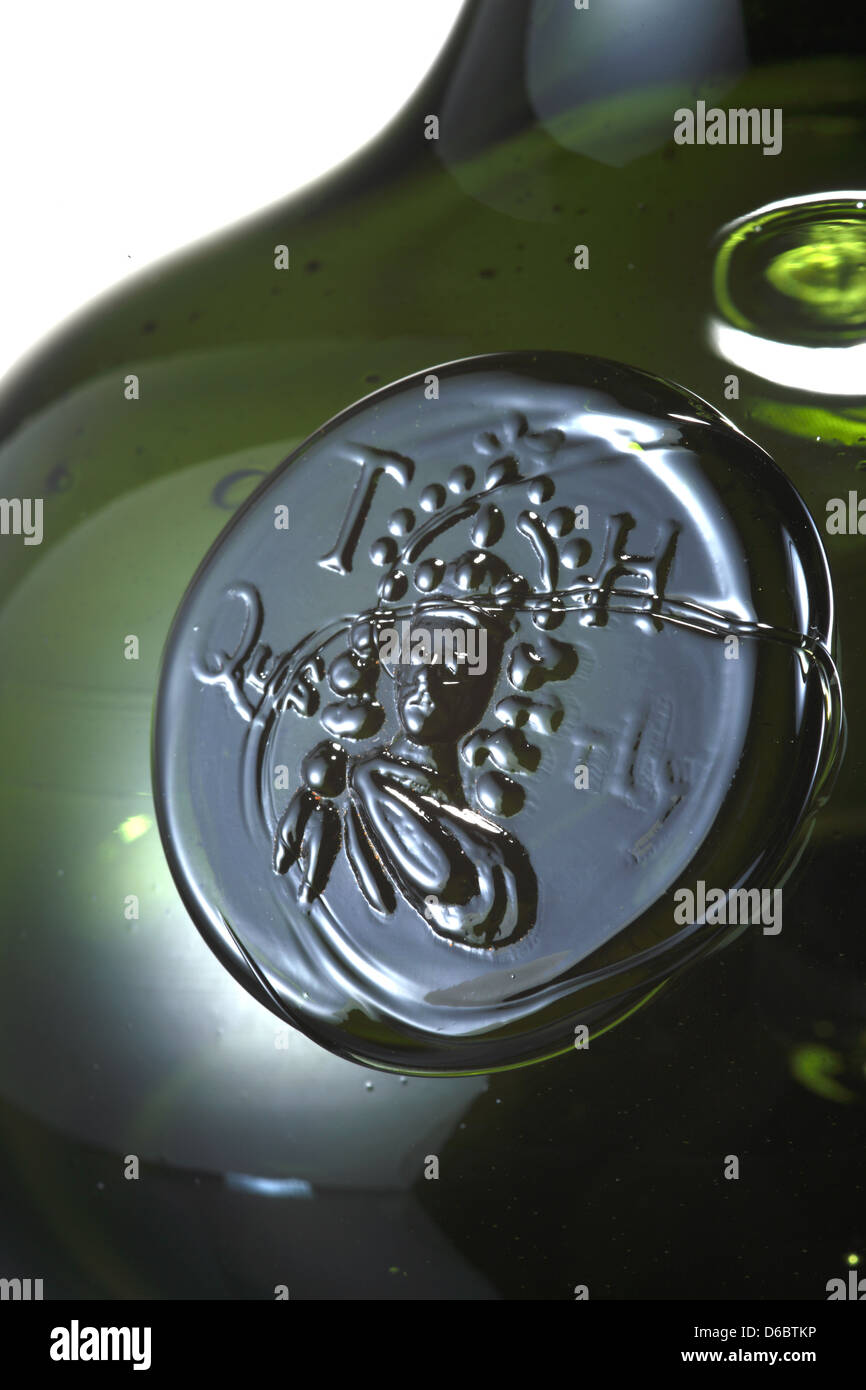 17th and 18th century English Bottle,green bottle Stock Photo - Alamy