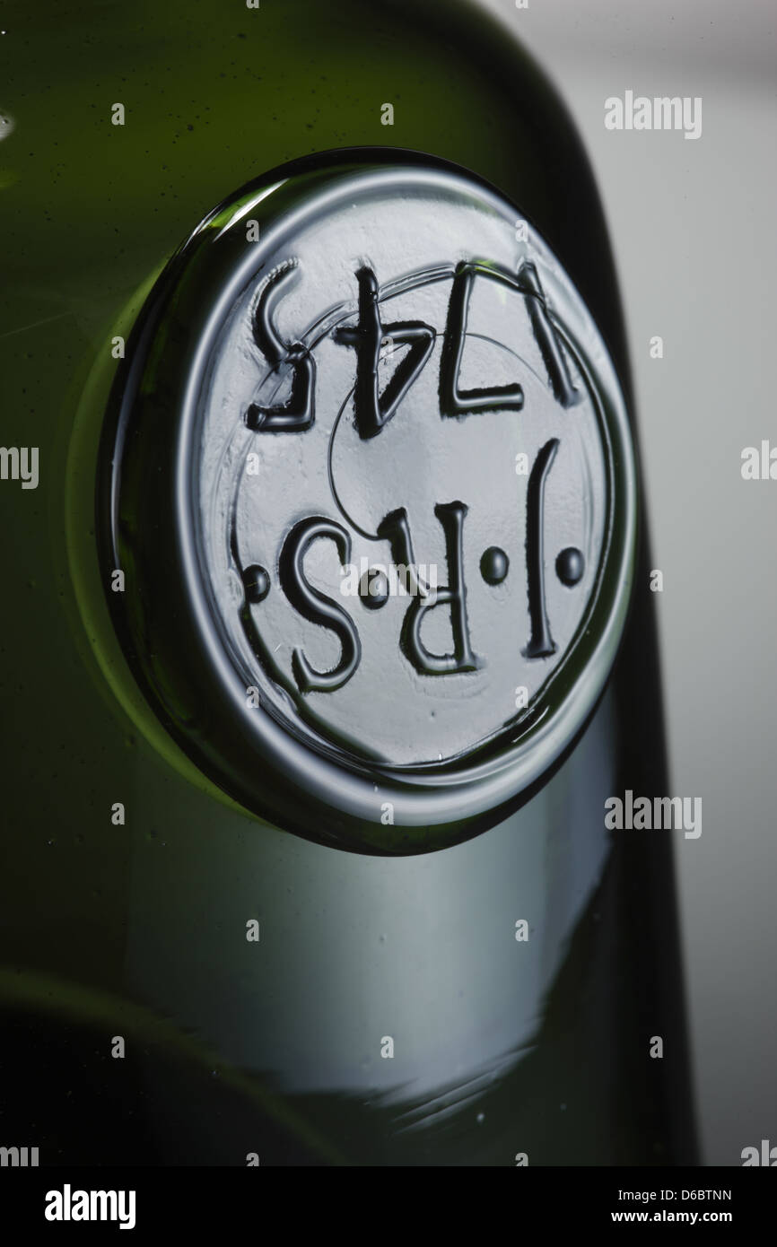 17th and 18th century English Bottle,green bottle Stock Photo - Alamy