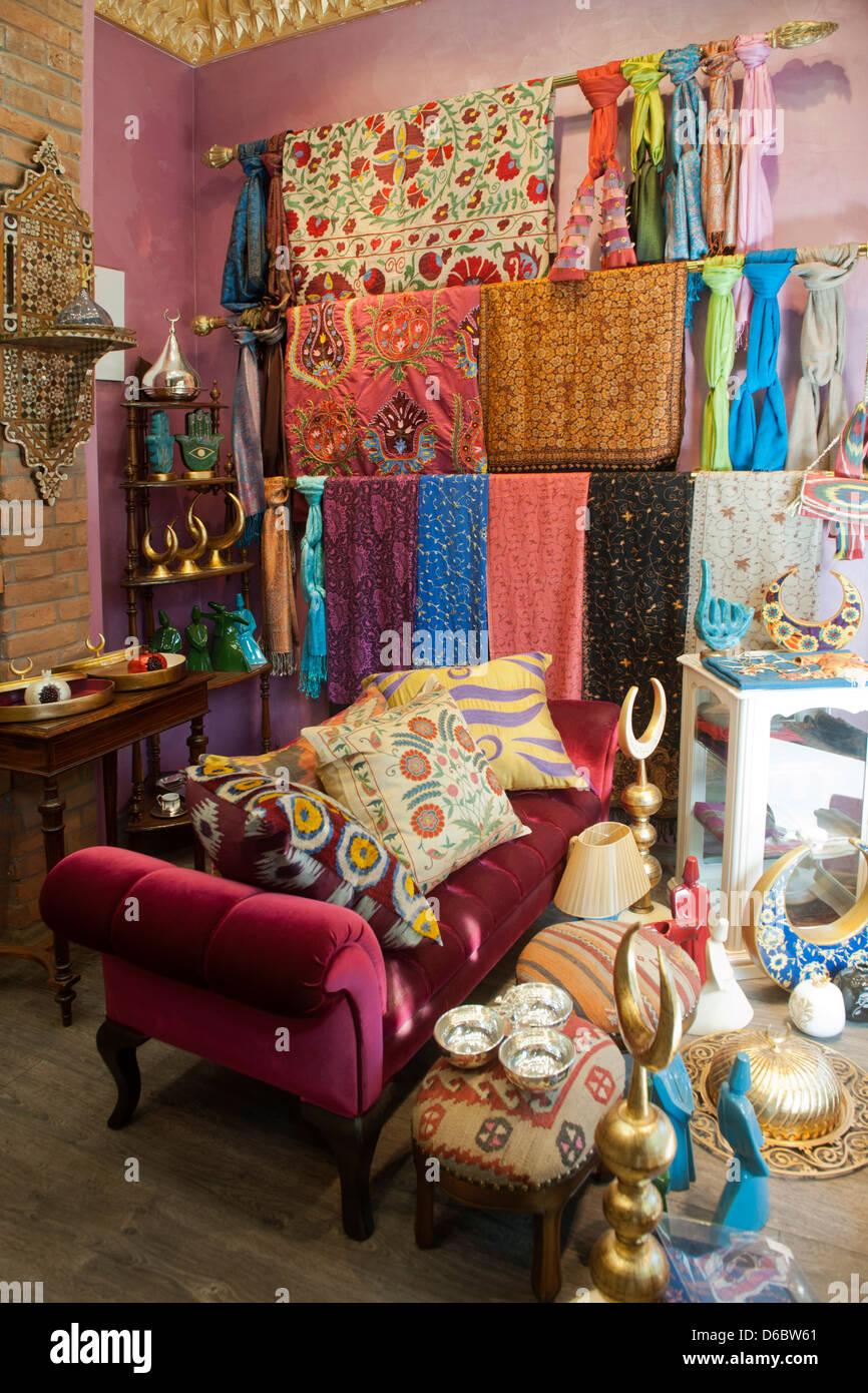 Türkei, Istanbul, Sultanahmet, Seftali Sok., Kunstgewerbegeschäft Stock ...