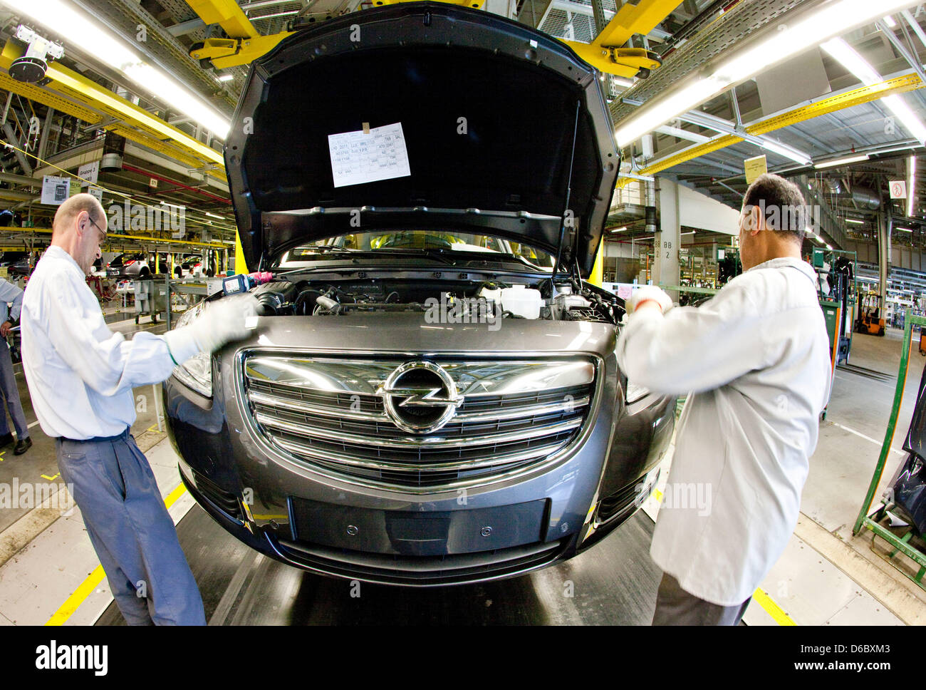 General motors assembly line hi-res stock photography and images - Alamy