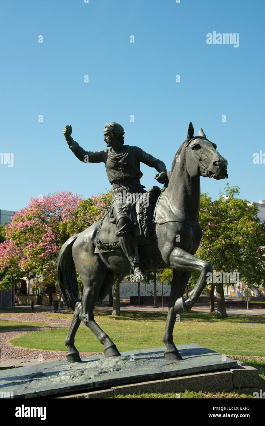 Montevideo sculpture hi-res stock photography and images - Alamy