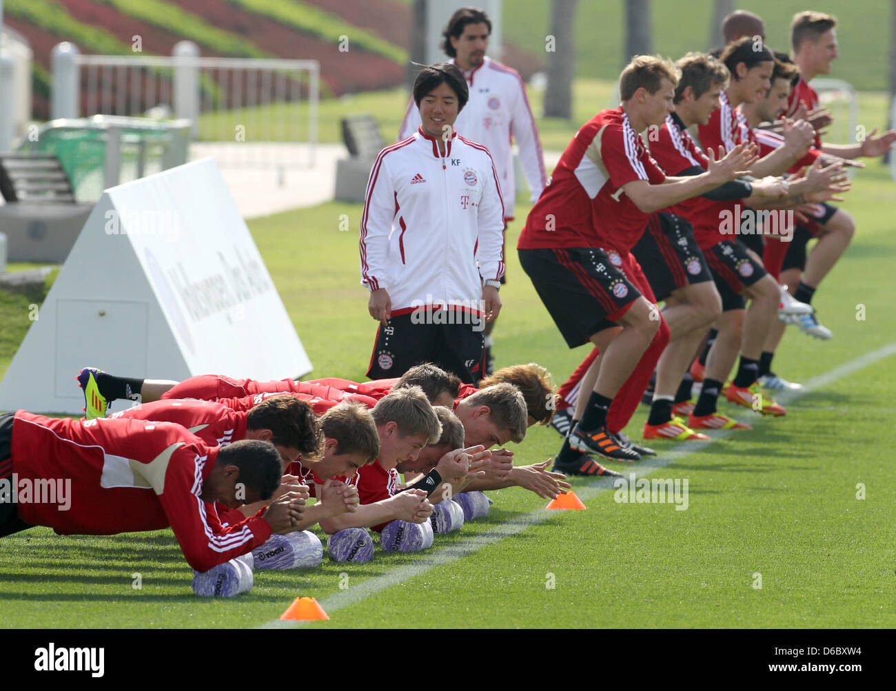 Bayern munich players practice hi-res stock photography and images - Alamy