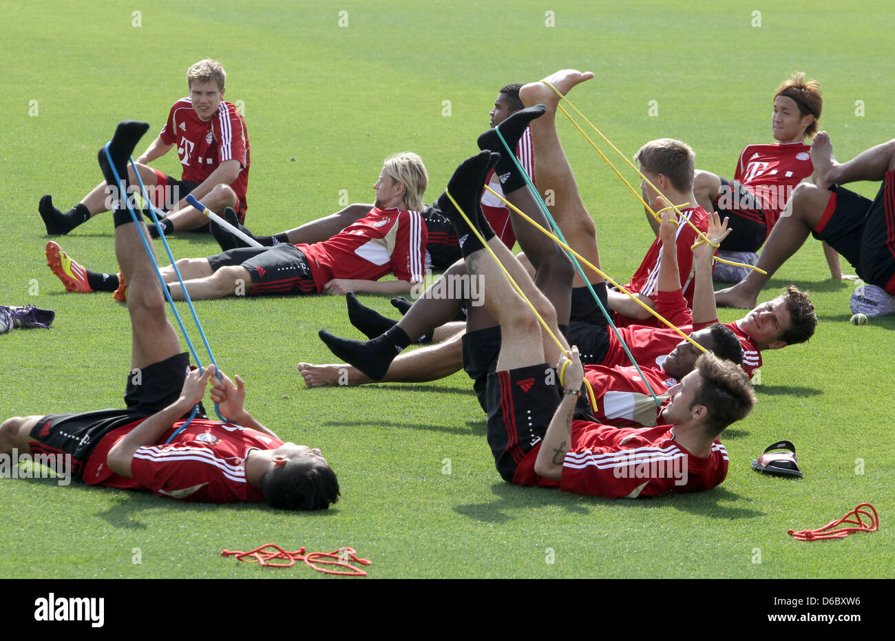 Bayern munich players practice hi-res stock photography and images - Alamy