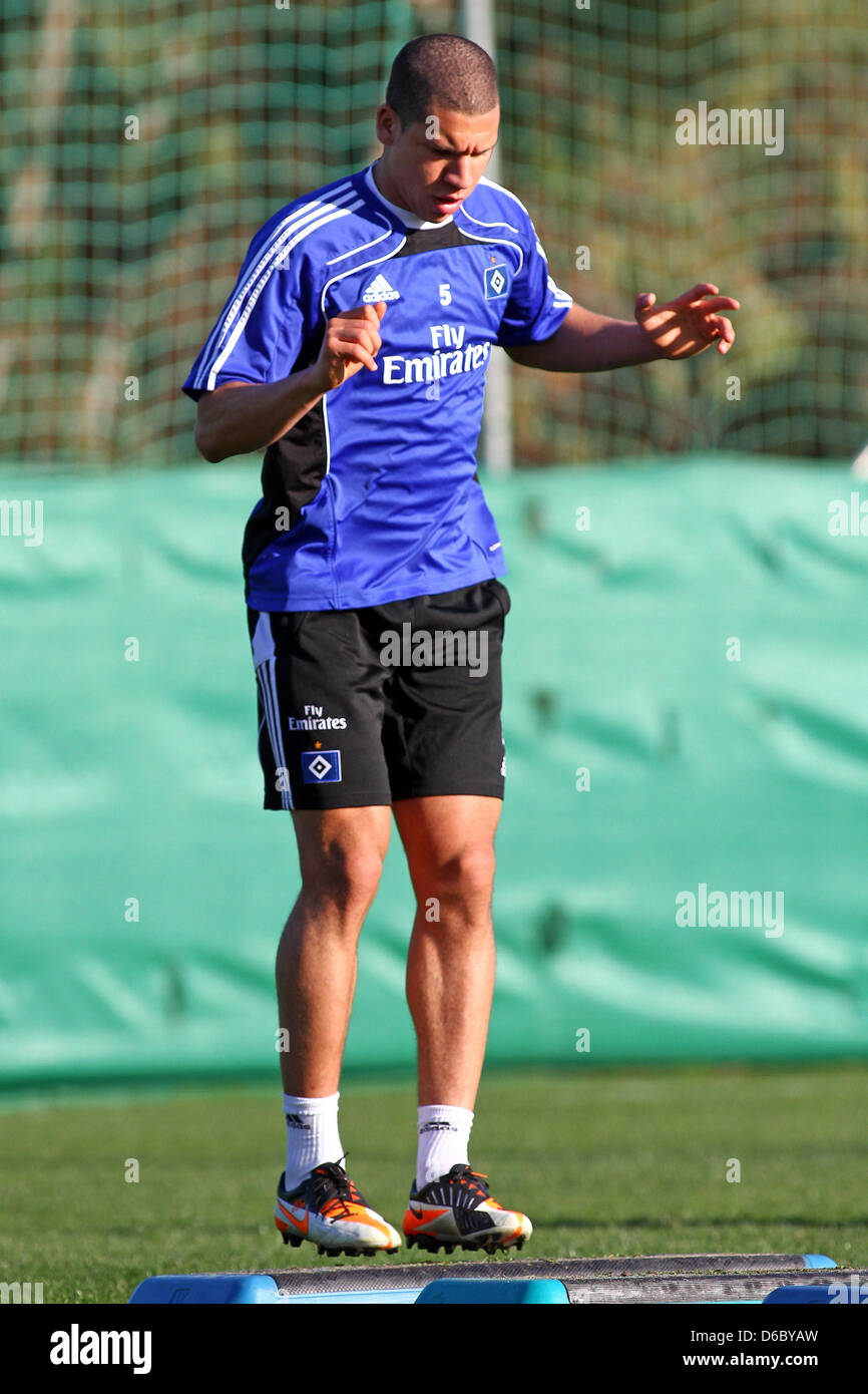 Hamburg's Jeffrey Bruma exercises during a training session of the ...