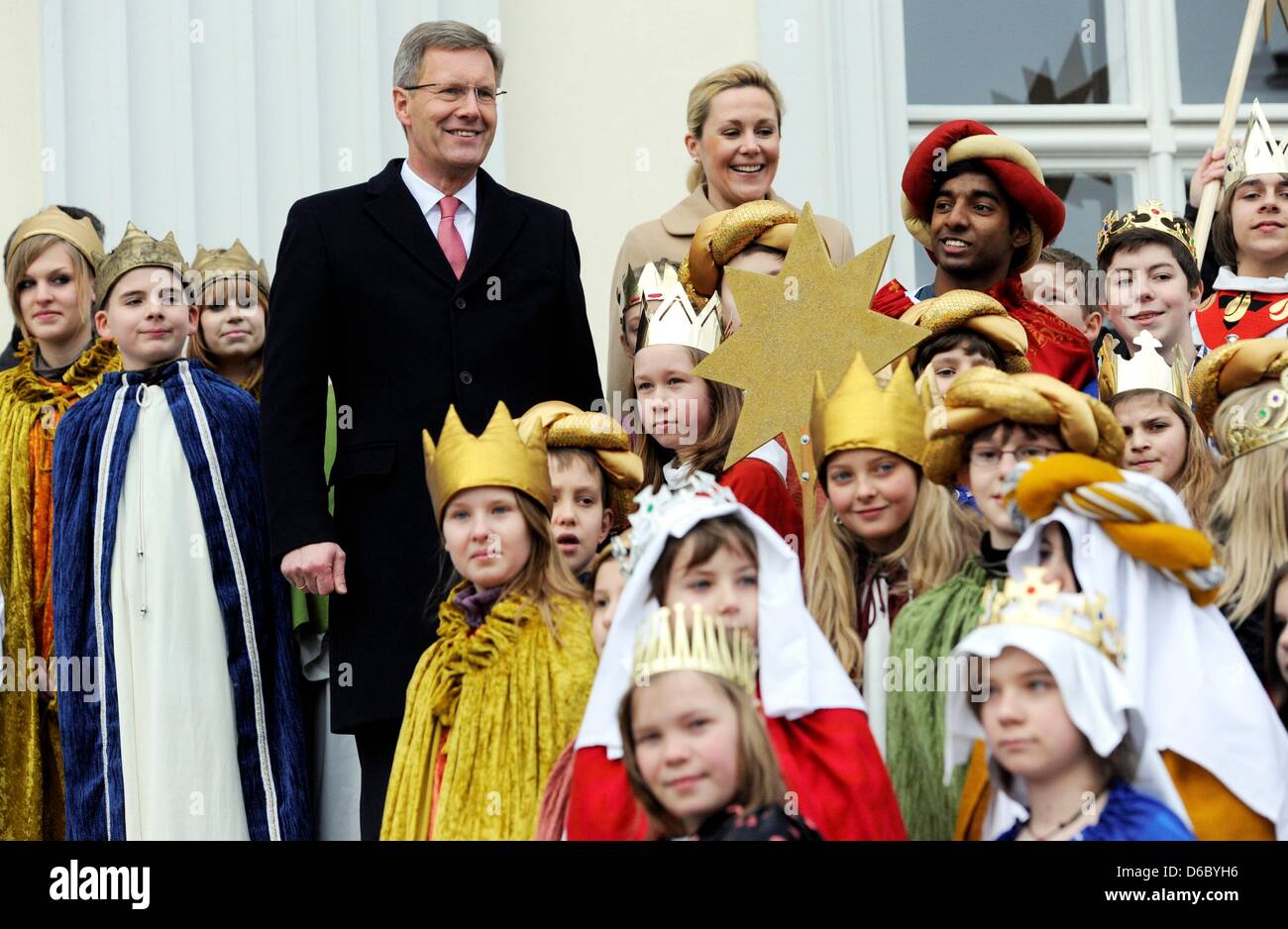 German President Christian Wulff and his wife Bettina greet carollers ...