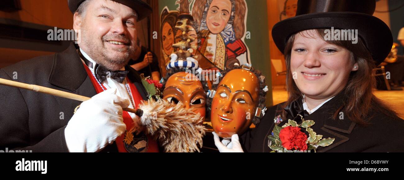 Baerbel Noel (R) and Markus Stegmann from Schwenningen fool's guild ...